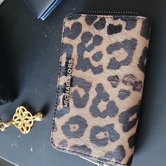 Michael Kors | Bags | Michael Kors Small Wallet | Poshmark